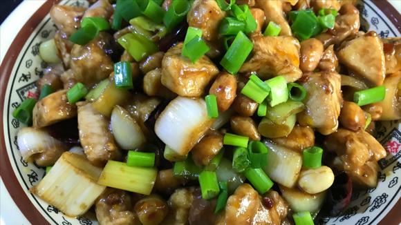 家常宫保鸡丁,酸甜鲜嫩下酒又下饭,制作超级简单