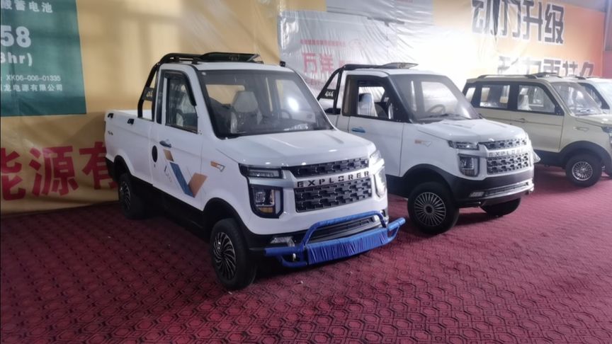 载重2000斤,乘坐两人,两个版本可以选择,高低速爬坡档,更实用