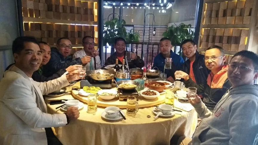 【青门引】• 思友昨夜樽前醉。音韵迥然同趣。风声窃窃弄帘栊