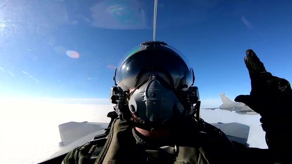 实话实说 阵风是一款优秀的战斗机 对比歼10如何?