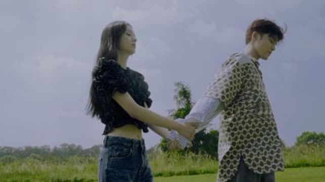 我和你的故事,是与去了又来的夏天一样不变的热烈执着,以心守护