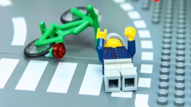乐高城市动画:乐高组装救护车救援