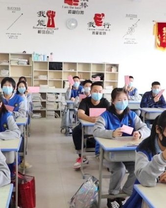 【特殊礼物!开学第一天400名学生收到老师的信 学生:很感动,很难忘!】...