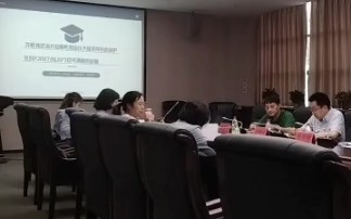 中医学研究生 毕业答辩现场 感觉师姐师兄答辩时腿都是抖的