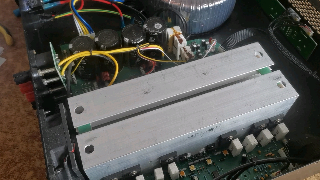 这种功放,电路设计特别,值钱了,就是电路特别,维修难处大,从重学习再...