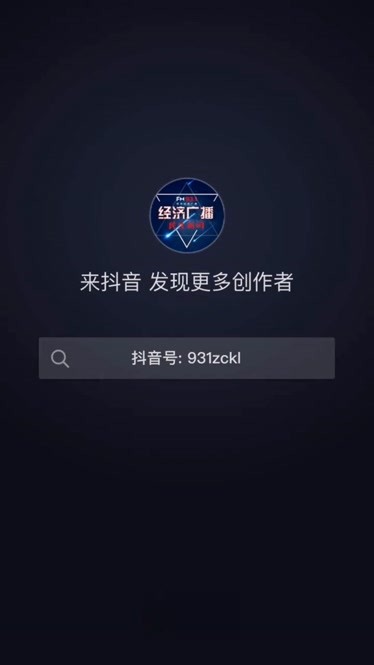 湖北荆州一男子抡锤砸伤数人,目前已被警方控制,案件还在审理中!