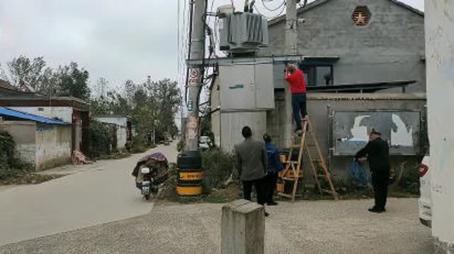 农村小伙新房终于安上电表了,新户如何申请安装?.