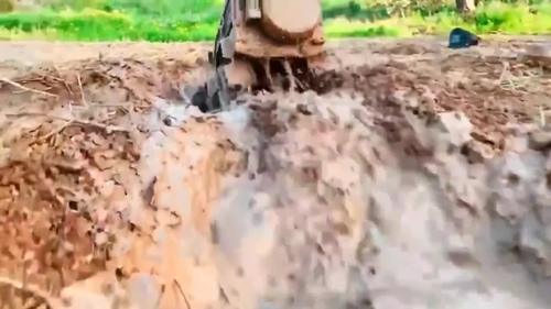 这把汽车模型拍出了真实越野车的感觉,也是厉害了!