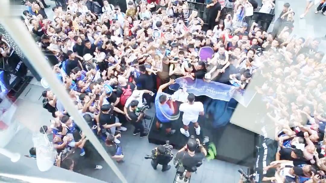 人气爆棚!威斯布鲁克抵达上海!空接暴扣开启中国行