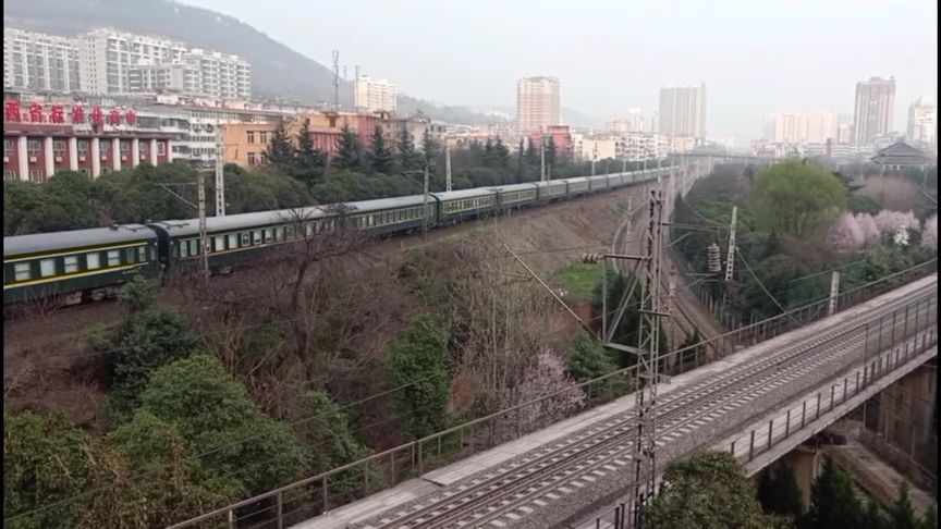 k420列车牵引 全列25t接近宝鸡站