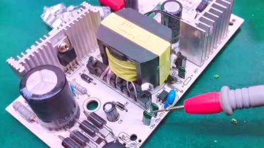 这个涤纶电容坏了,可以用CBB进行替代吗?