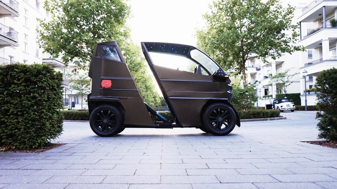 世界最小的电动汽车,比Smart还小巧,车身可伸展,再不愁停车难