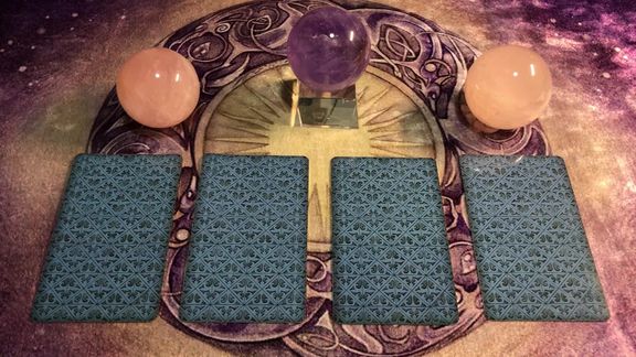 塔罗牌窥探:默念TA的名字,测TA对于这段感情的看法是什么?