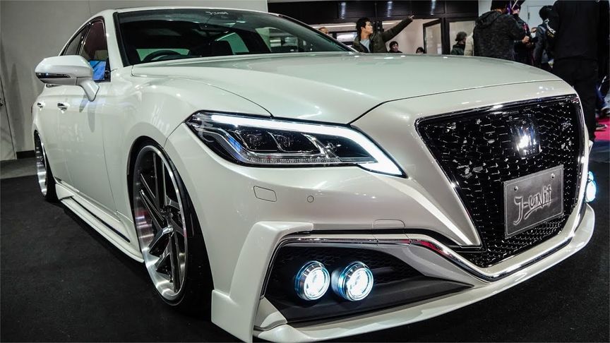 2022款丰田皇冠正式回归!配双擎技术+底盘升降,23万看啥亚洲龙