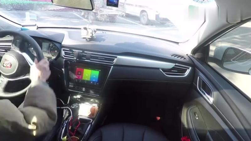 给大家展示一下荣威i5手动挡上坡起步 其实不用油离配合也能很快起步