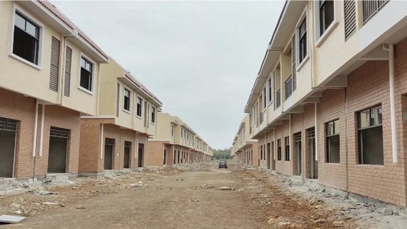 广西桂平建的别墅型安置房,规划很好整齐有序,展示现代化新农村