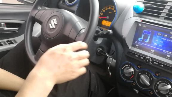 手动挡车子,红绿灯起步操作步骤