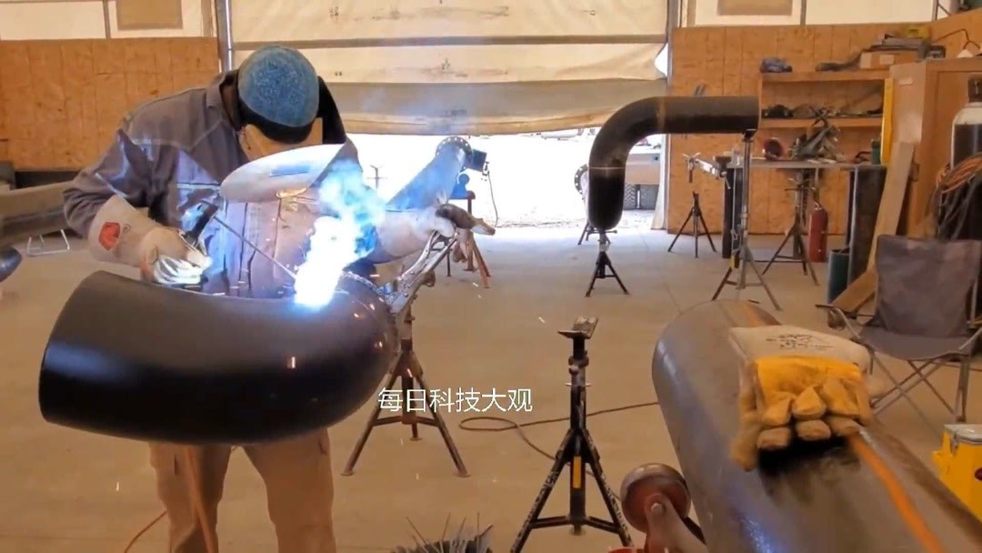 一天500的焊工,怎样给钢管焊接弯头?看焊缝就知道有多牛