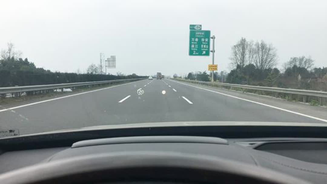 老司机清晰演示什么是自适应巡航、好在哪?