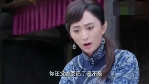 妹妹做错事,姐姐对妹妹施家法,打在妹身,疼在姐心