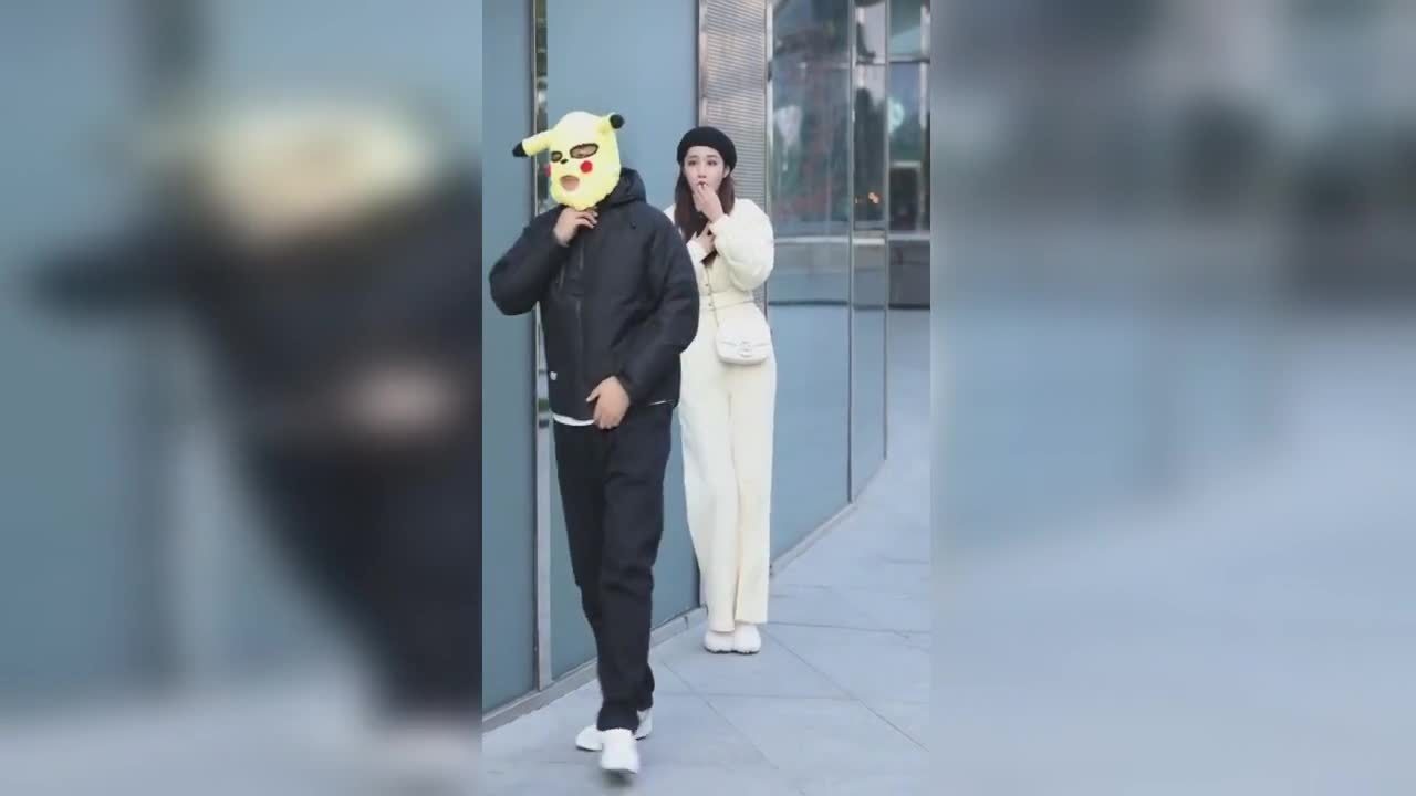 小哥哥问银行在什么地方,这种你怎么办