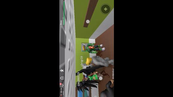 你们好我是新来的解说今天来玩手机版的ROBLOX自然灾害模拟器