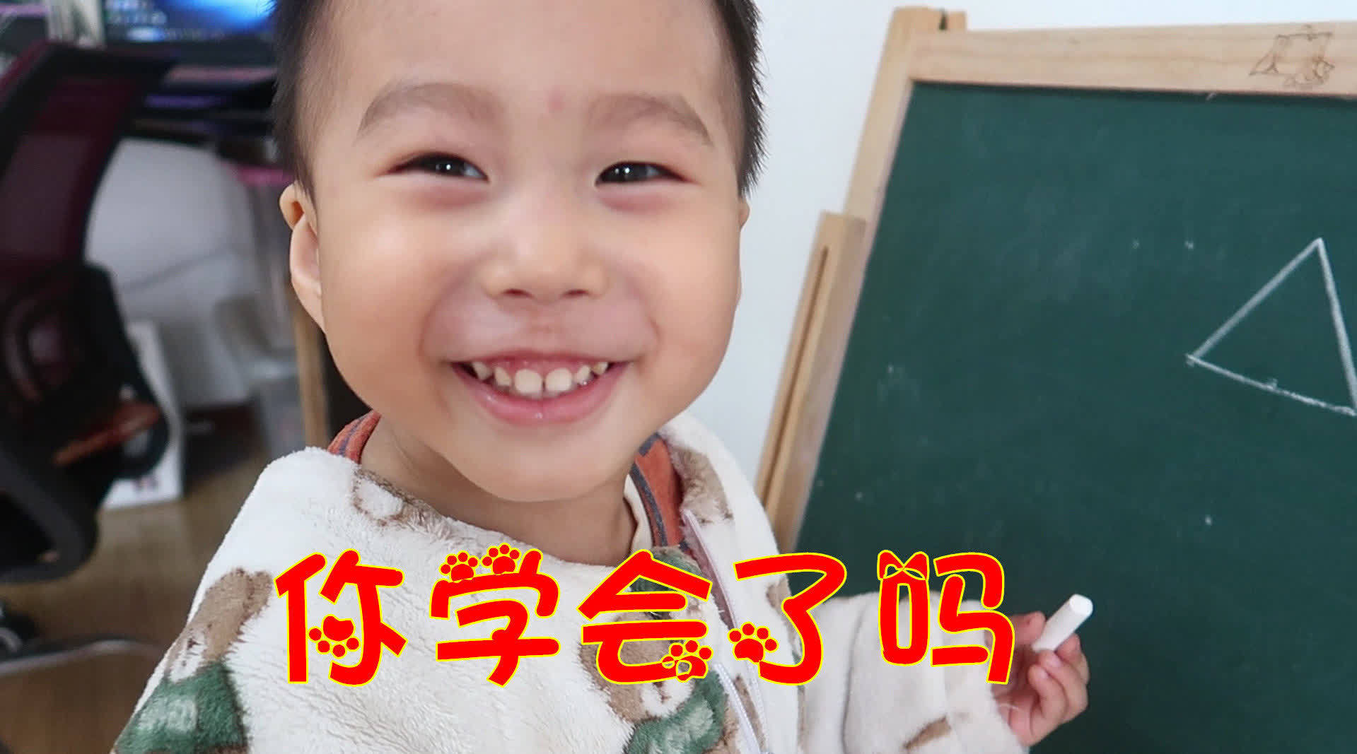 教2岁孩子画画很难吗?看到最后的成品,这父子俩都是...