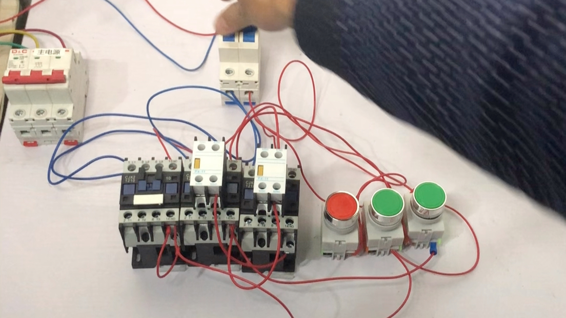 手动切换星三角降压启动,电气原理分析,及实物演示
