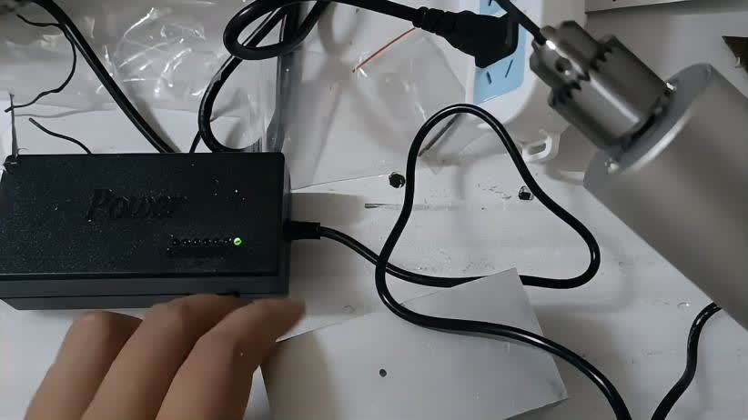迷你手电钻开箱测试,小身板倒是挺重,钻个铝块试试能钻穿吗?