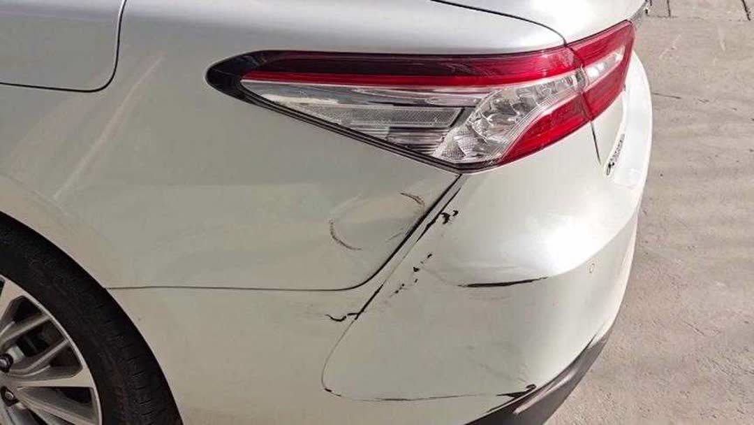 20多万的凯美瑞，服务站修车竟然要10000多块钱，修车小伙400搞定