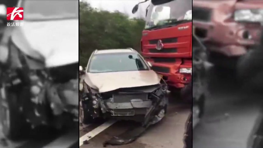 监控记录小车高速路上超车强行变道,车辆失控撞上护栏