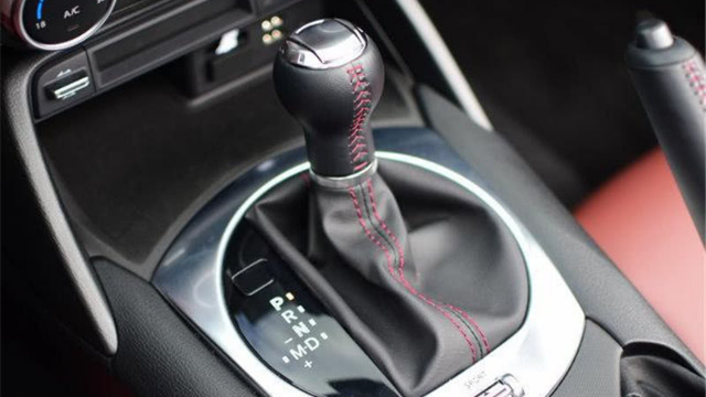 自动挡汽车加号和减号咋用,很多新手司机不清楚,其实很简单