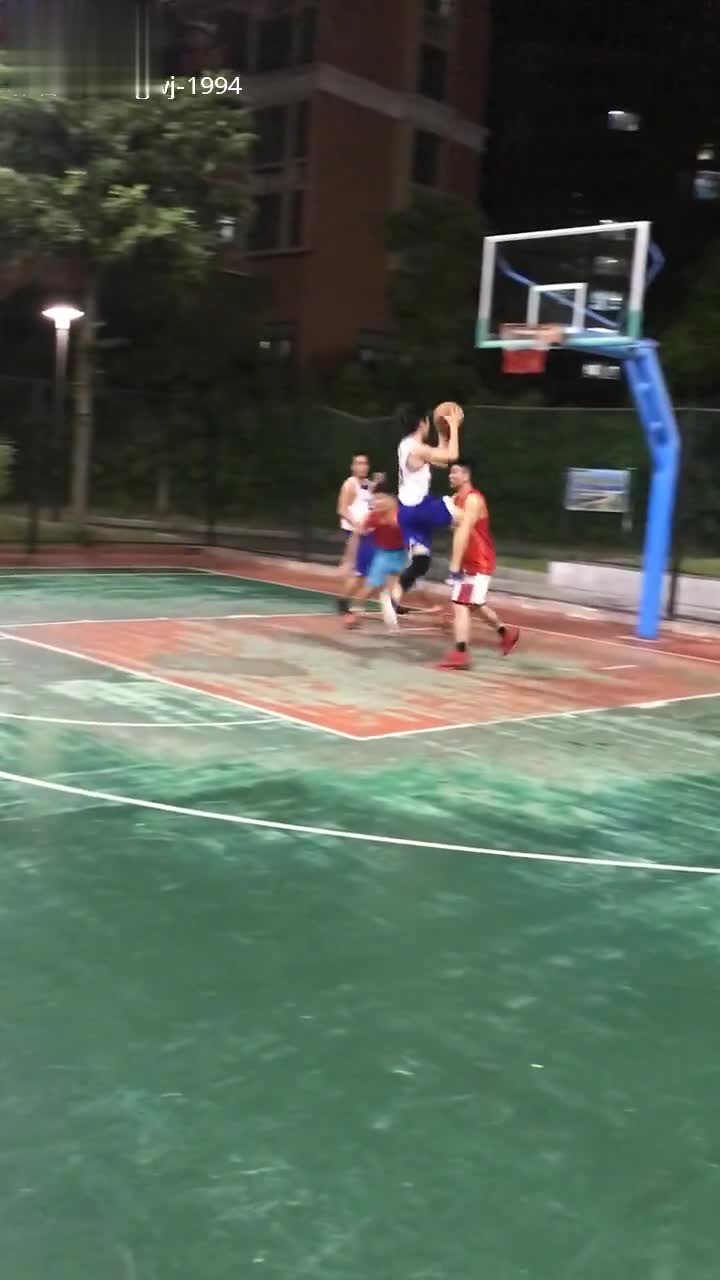 这些都是实用的投篮动作,必须先熟练