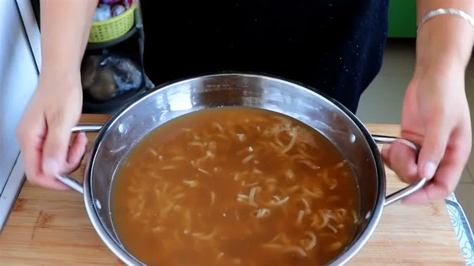 熬猪皮冻,记住不要直接熬,3个小诀窍,皮冻劲道Q弹