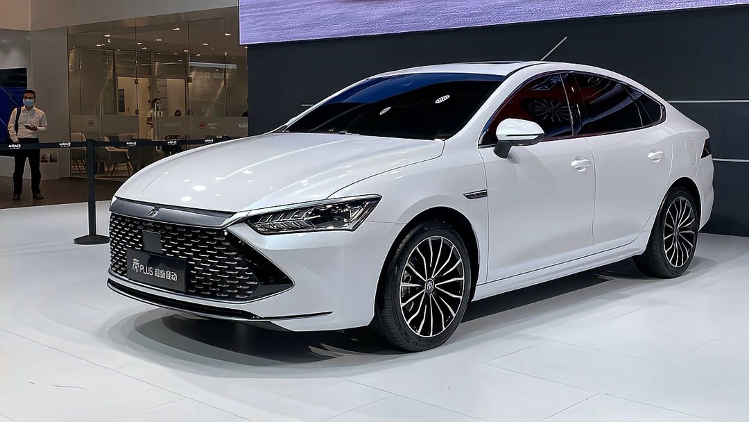 比亚迪秦plusDmi只是比丰田双擎混动多了一块大电池?