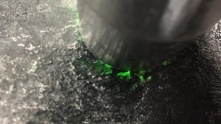 翡翠原石高端冰种色料。冰种满色完美手镯料视频欣赏