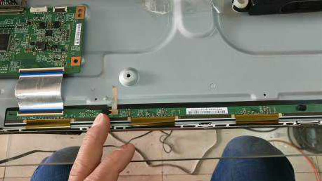 55寸海信液晶灰屏,声音正常,故障检测与修复过程