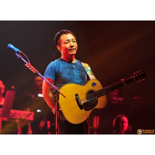 VV把闪光的生命献给蓝天 