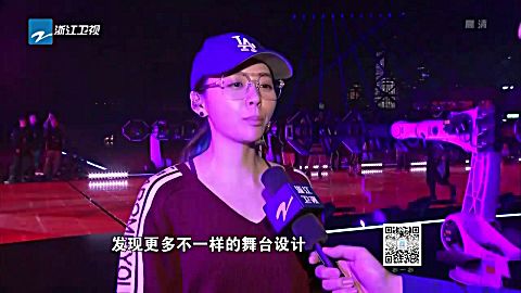 卫视跨年晚会 2018 领跑2018演唱倒计时 张靓颖.太牛啊!脱光了!