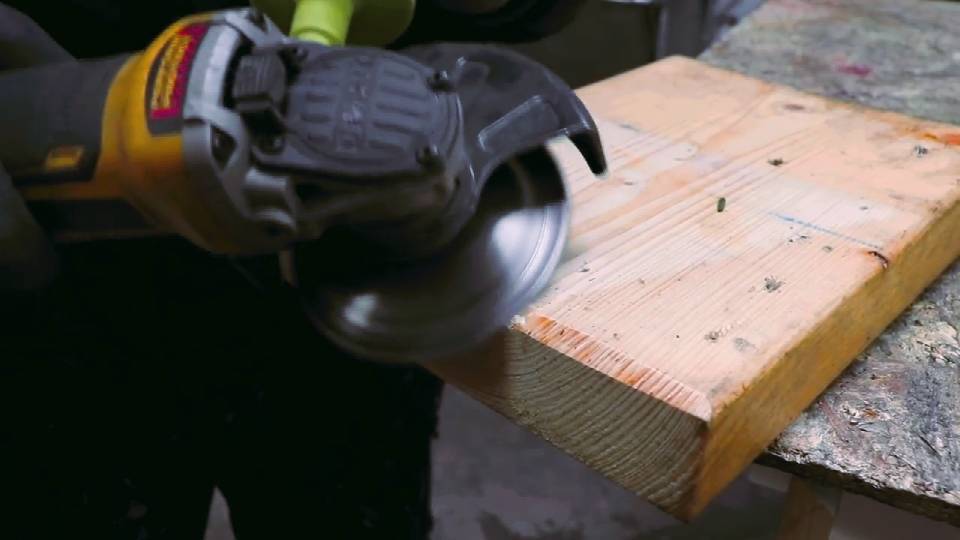 这样的角磨机片有谁见过,用起来真方便,越来越简单化了