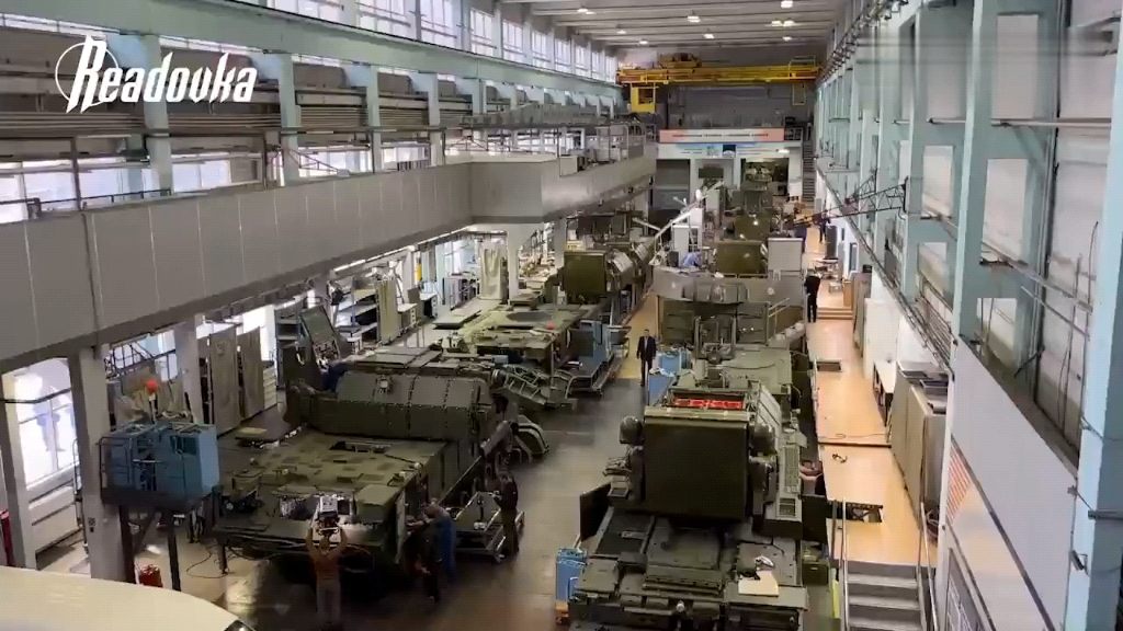 ...М2)防空导弹系统在伊热夫斯克“穹顶”(Kupol)机电厂的生产视频