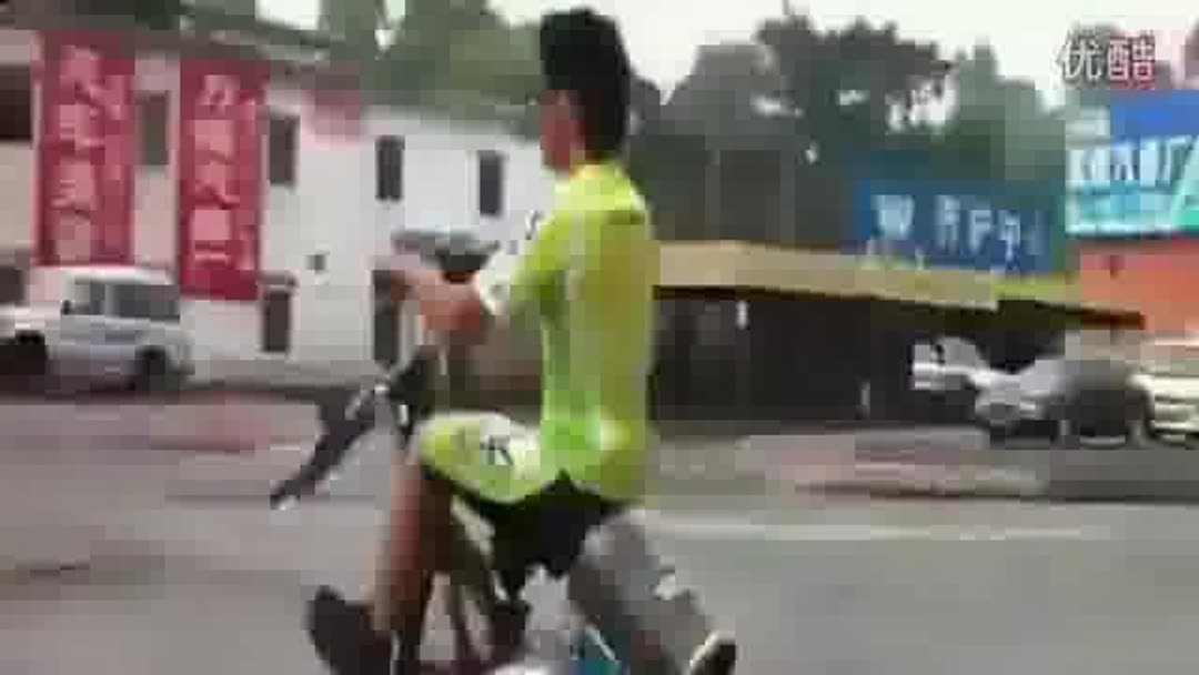 自行车特技 街头惊现单轮自行车