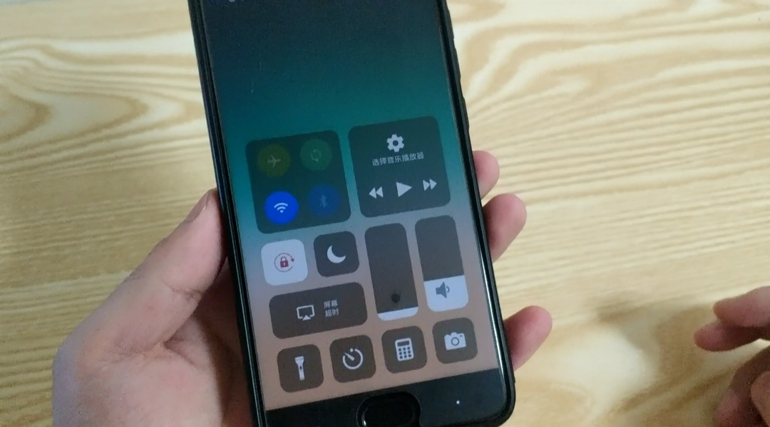 原来安卓手机也能完美运行ios控制中心,秒变苹果操作系统