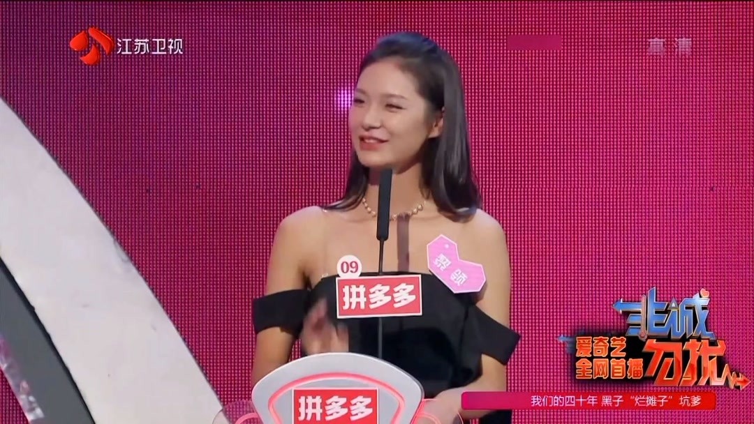 非诚勿扰:珠宝设计师相亲展示专业功底,遭气质美女要求被点评!