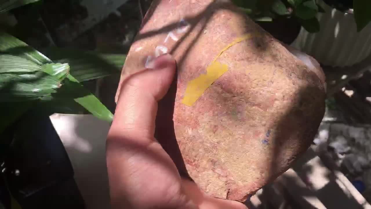 翡翠原石实战经验分享,老坑红皮木那翡翠原石,一刀见分晓,完美手镯,种...