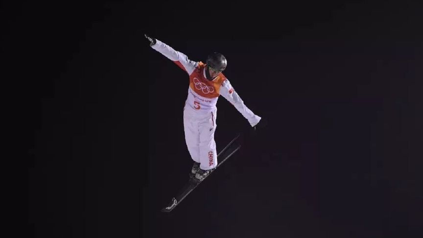 冬奥会项目夏天怎么练?视频揭秘水池训练法,完美模拟空中技巧