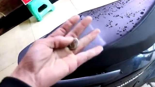 电动车坐垫关不上如何处理?一个垫片即可解决问题!