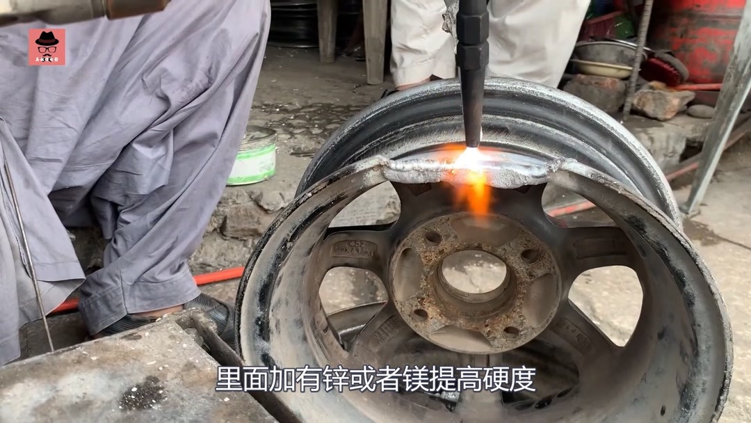 巴基斯坦神仙修补技术,报废汽车轮毂,直接完美修理好