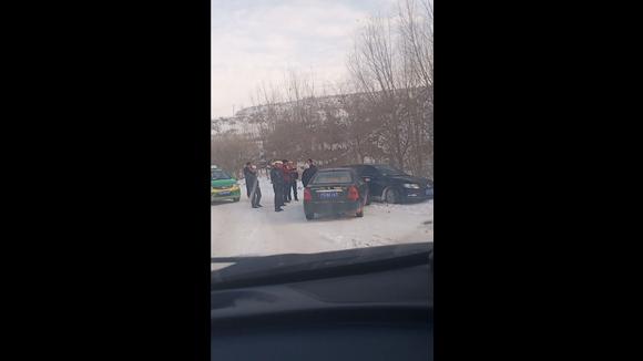 雨雪天气注意行车安全!