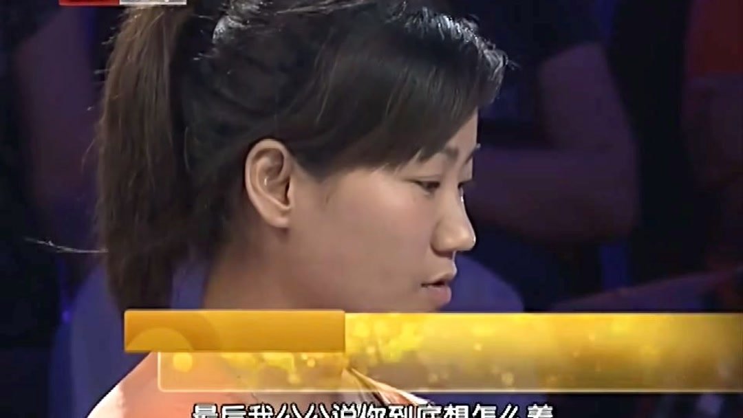 专家现场模仿老人说话的动作话语,引得众人大笑,实在是太传神了